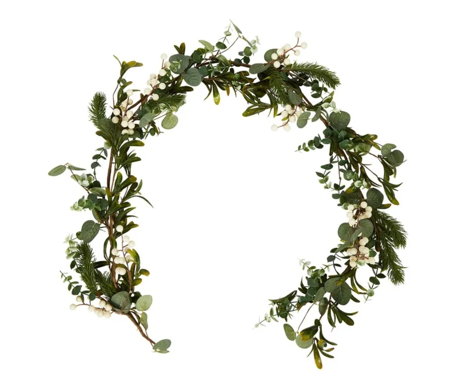Hamptons Christmas: 11 Decorations For A Coastal Home