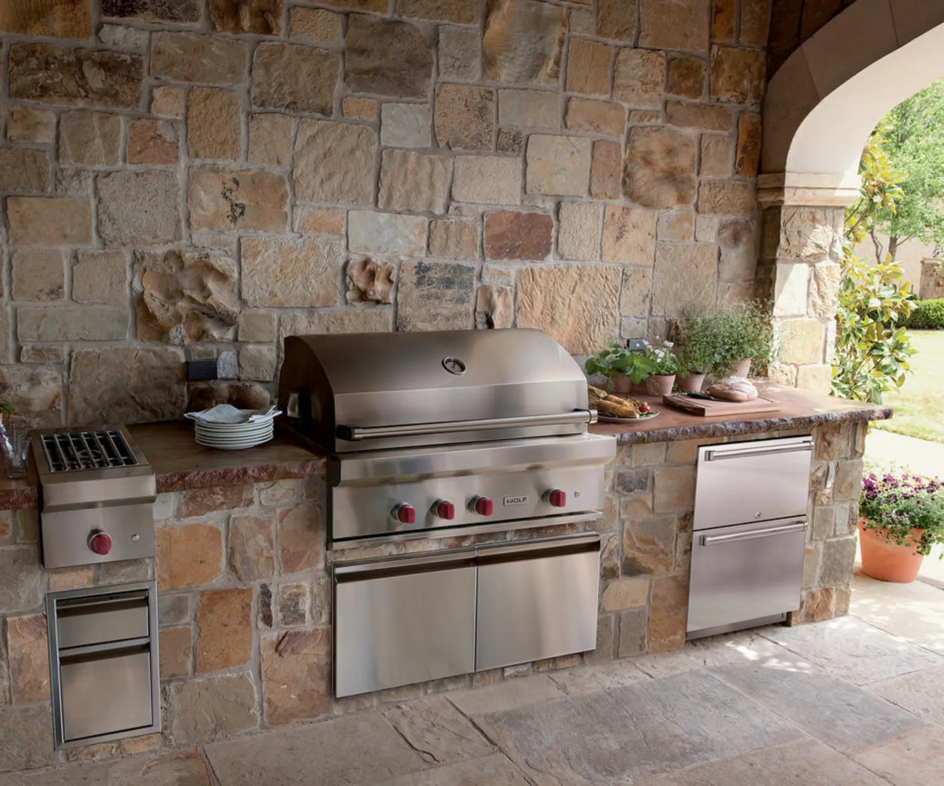 Ultimate kitchen appliances for outdoor cooking enthusiasts | Homes To Love
