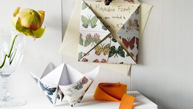 How to make a chatterbox invitation