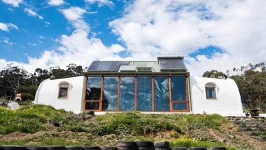 Earthship Ironbank: an eco-friendly Airbnb in Adelaide Hills